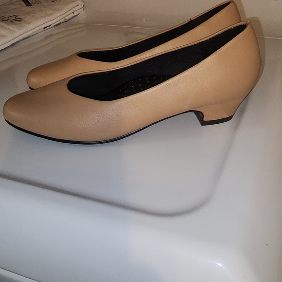 Angel Steps | Shoes | Angel Steps Low Heel Tan Shoes 65 M New | Poshmark